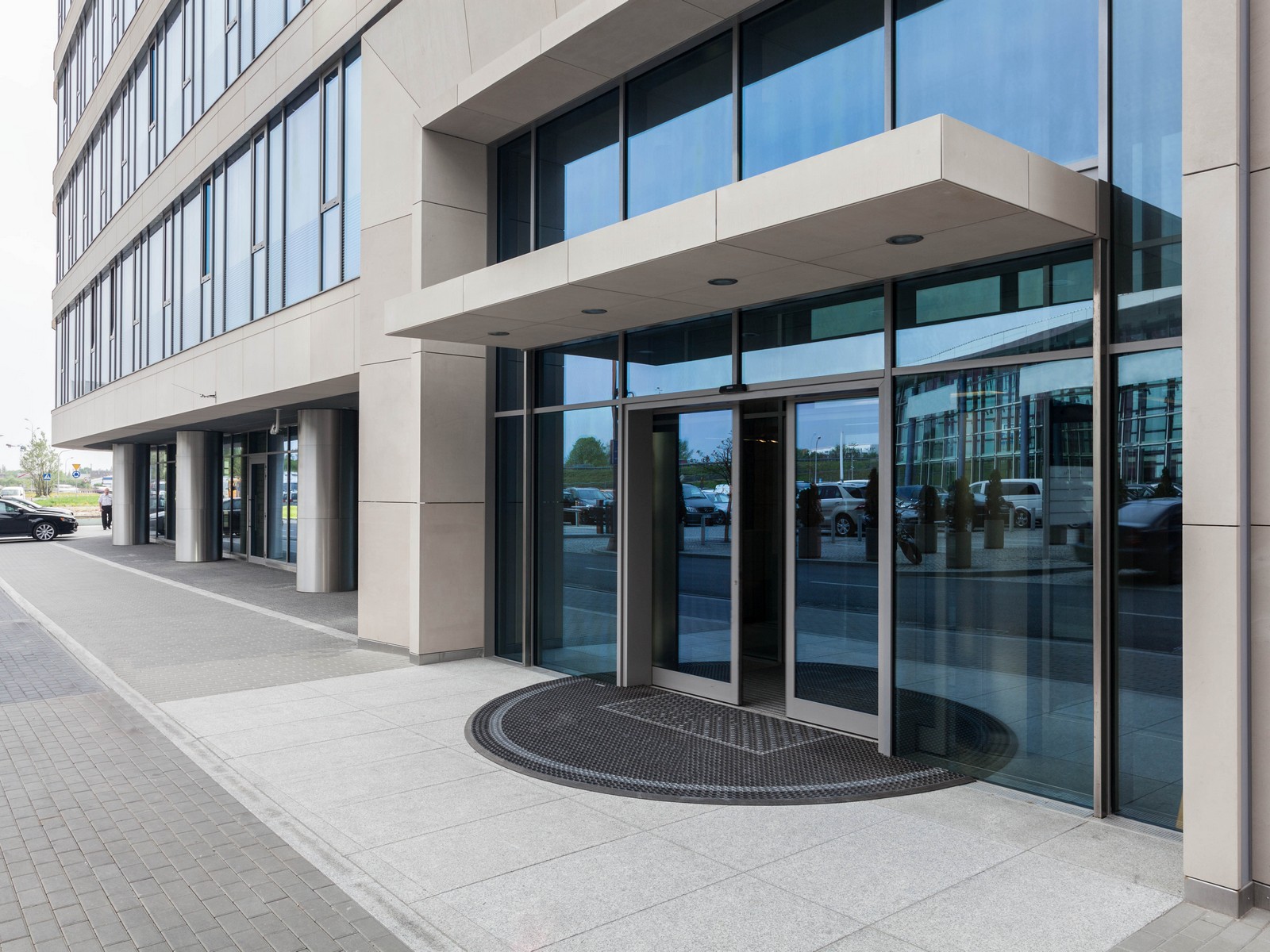 Solutions de Menuiserie pour Bâtiments Tertiaires | FPM